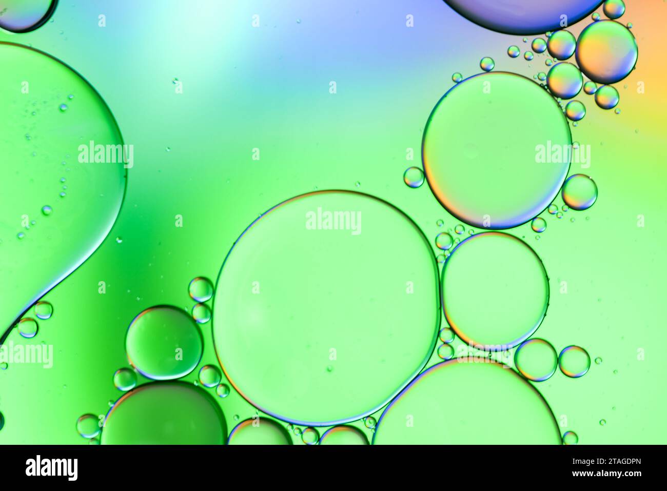 Colorful artistic of oil drop floating on the water Stock Photo - Alamy