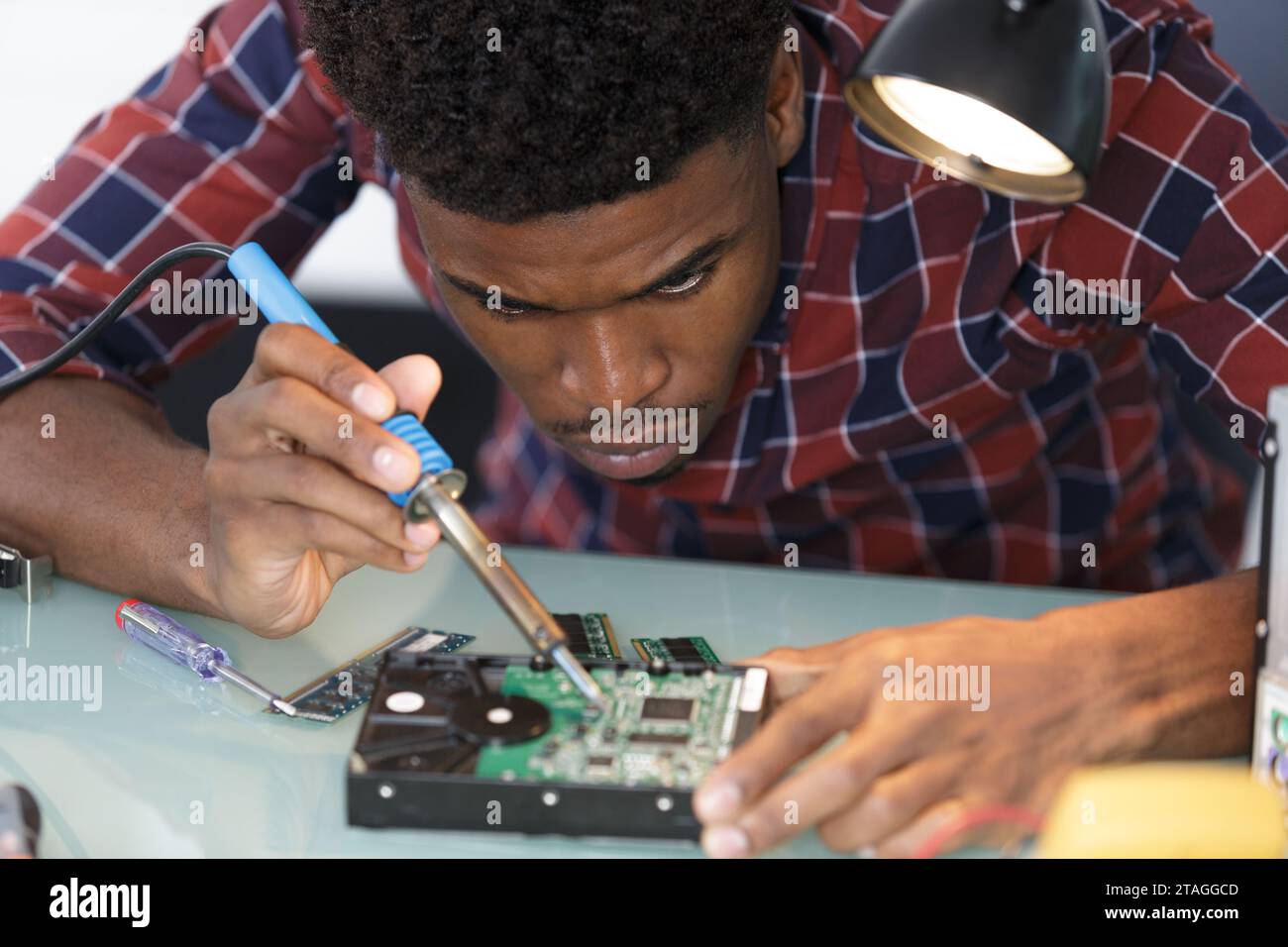 Man solder chip in hi-res stock photography and images - Alamy