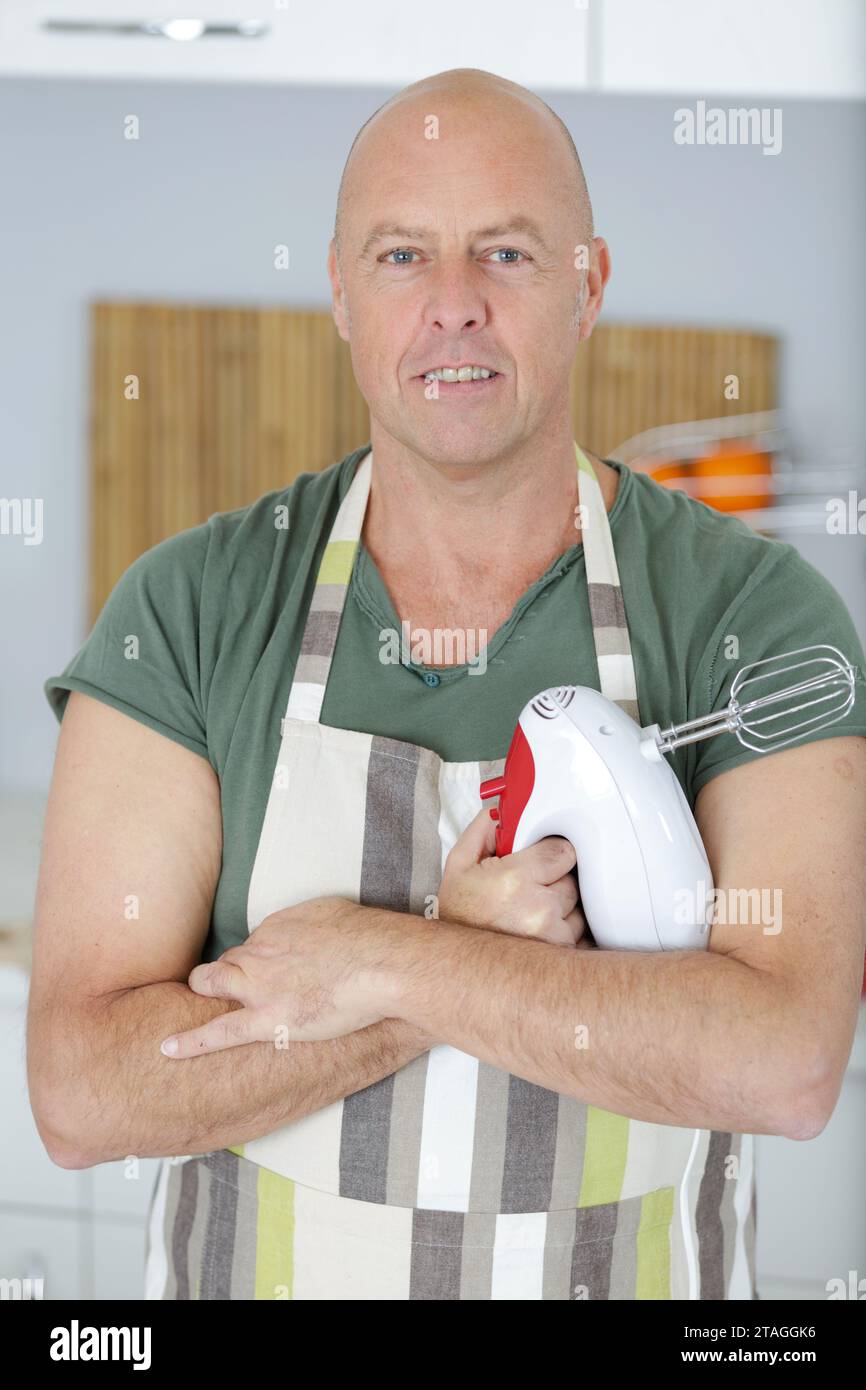 Man making a cake hi-res stock photography and images - Alamy