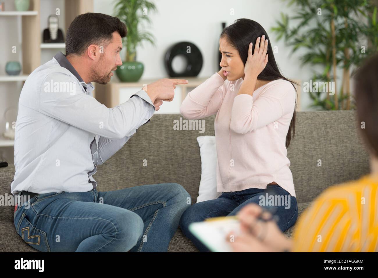 a couple arguing during therapy Stock Photo - Alamy