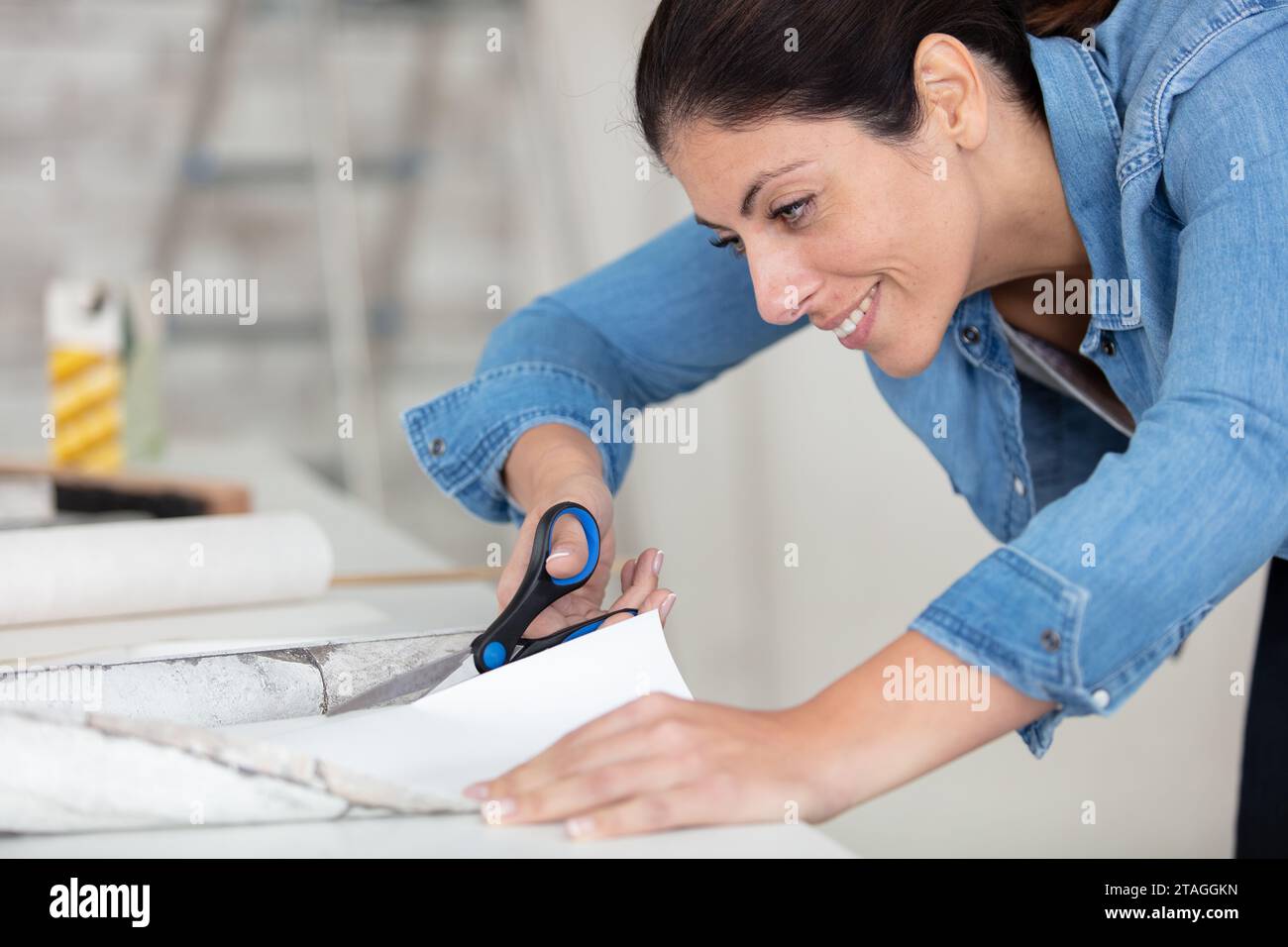 Cutting a wallpaper hi-res stock photography and images - Alamy