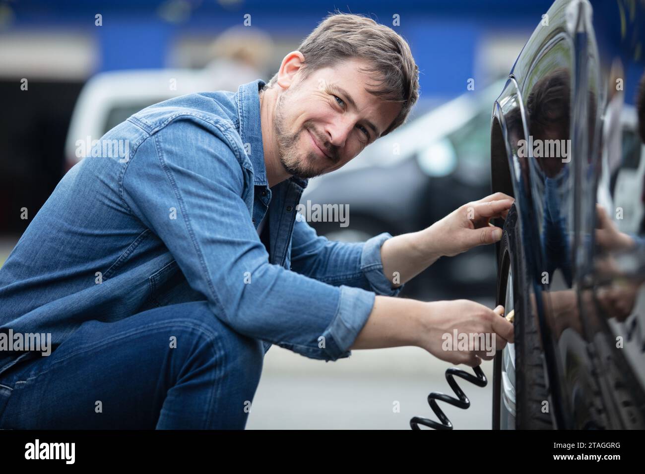 man during inspection car rubber tires Stock Photo - Alamy