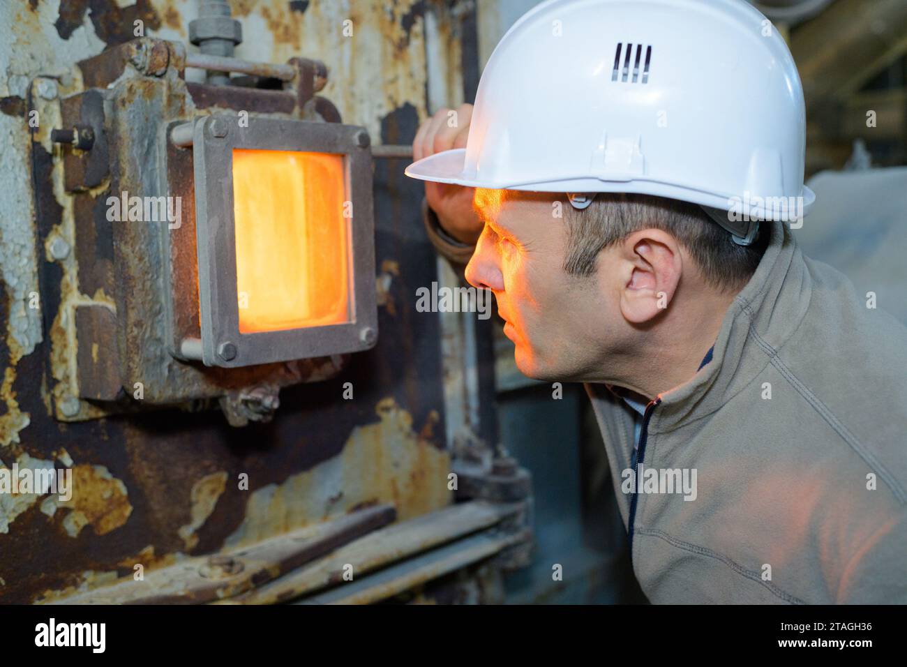 Viewing window of furnace hi-res stock photography and images - Alamy