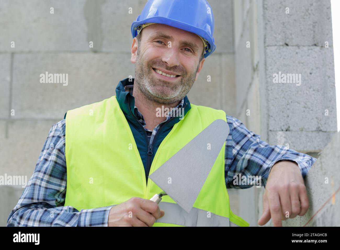 Male plasterer plastering ceiling hi-res stock photography and images ...