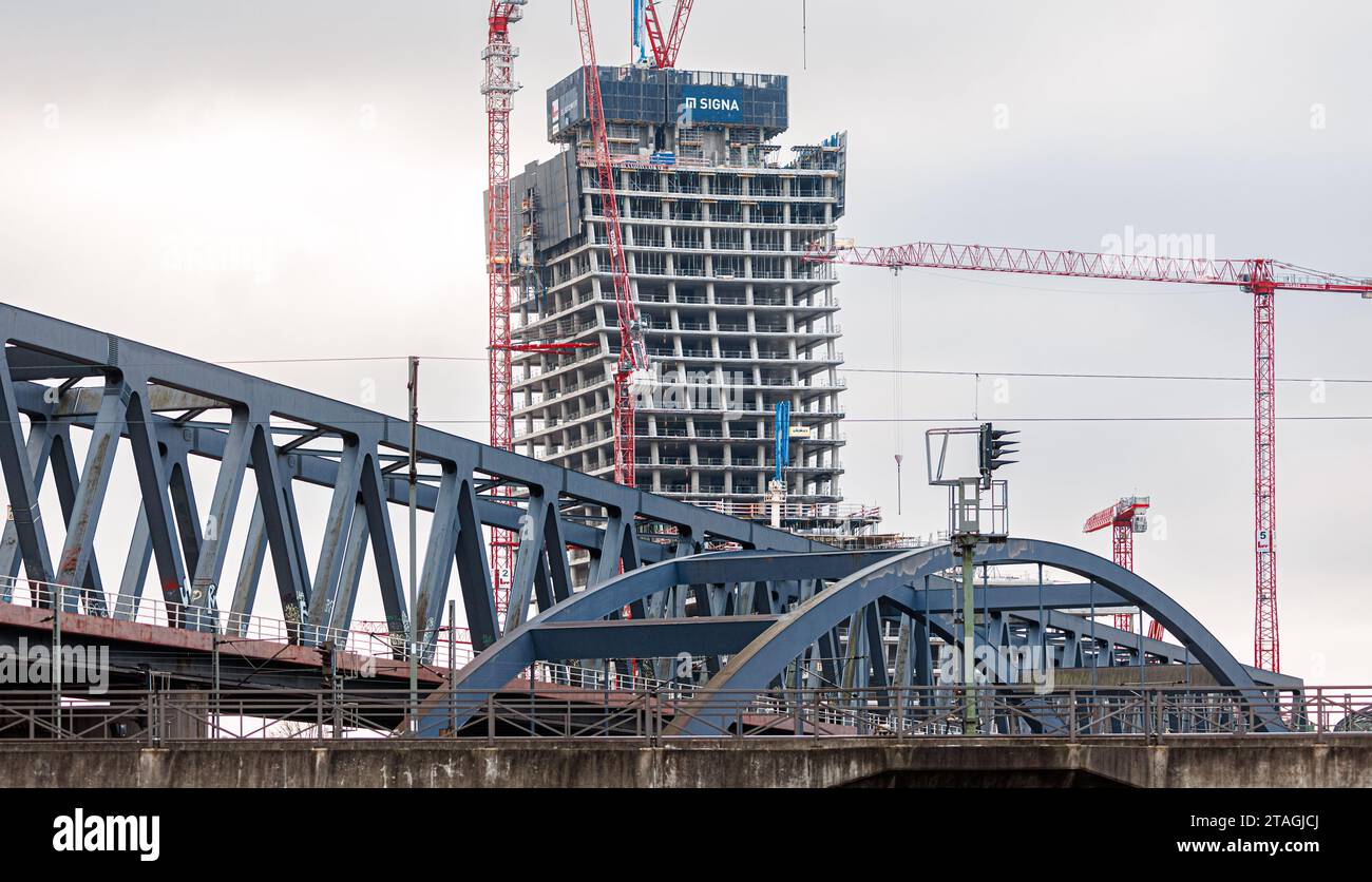 Hamburg, Germany. 30th Nov, 2023. View of the Elbtower construction ...