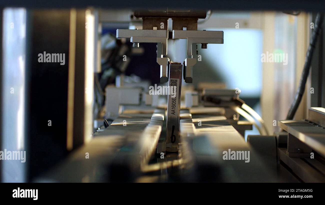 Advanced materials manufacturing hi-res stock photography and images ...