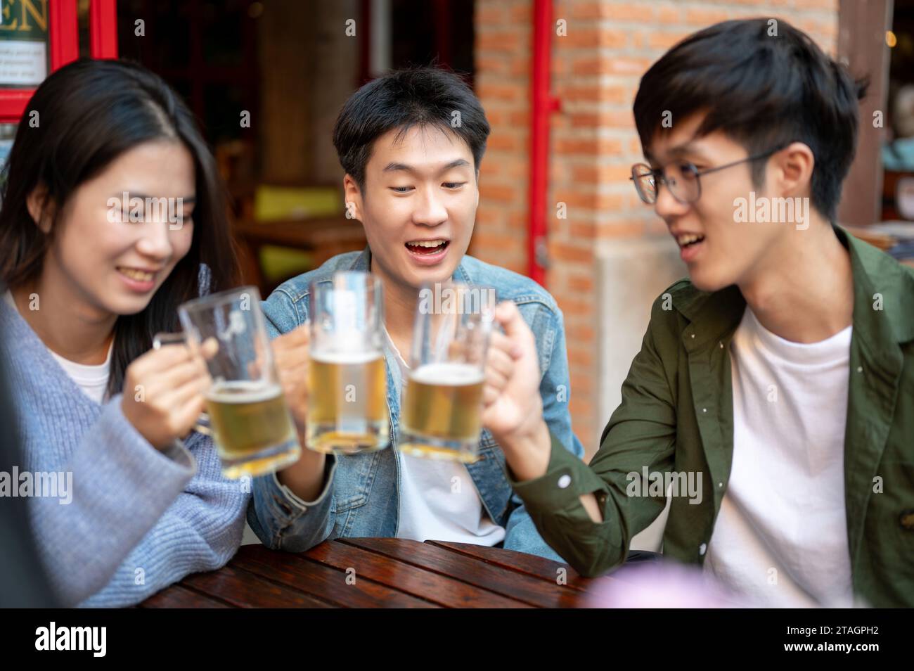 Asian beer cheering restaurant hi-res stock photography and images - Alamy