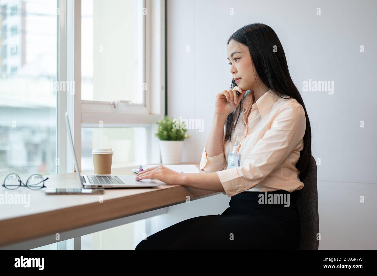 Pondering employee thinking ideas working hi-res stock photography and ...