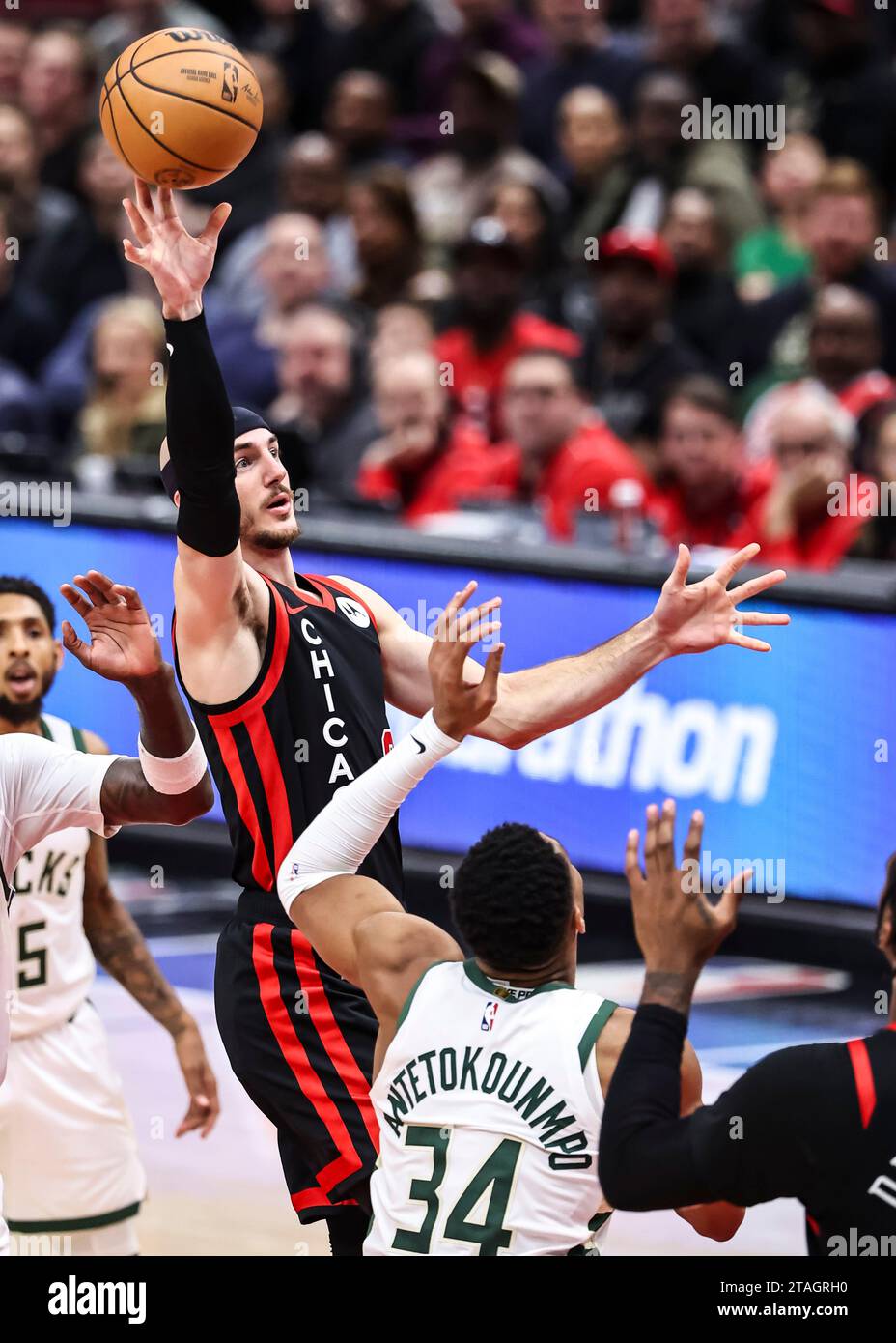 Chicago, United Stetes. 30th Nov, 2023. Alex Caruso (top) of Chicago ...