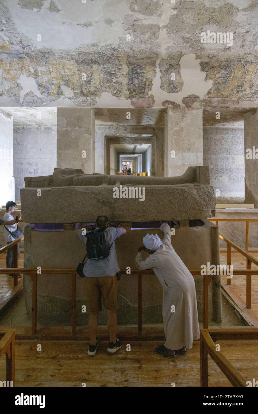 Egyptian gods tomb painting hi-res stock photography and images - Alamy