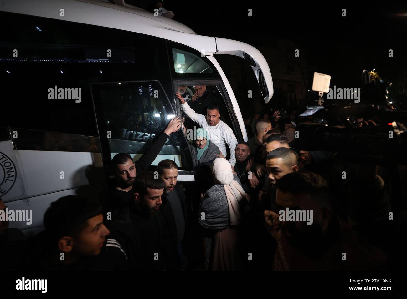 Ramallah. 30th Nov, 2023. A bus transferring released Palestinians ...