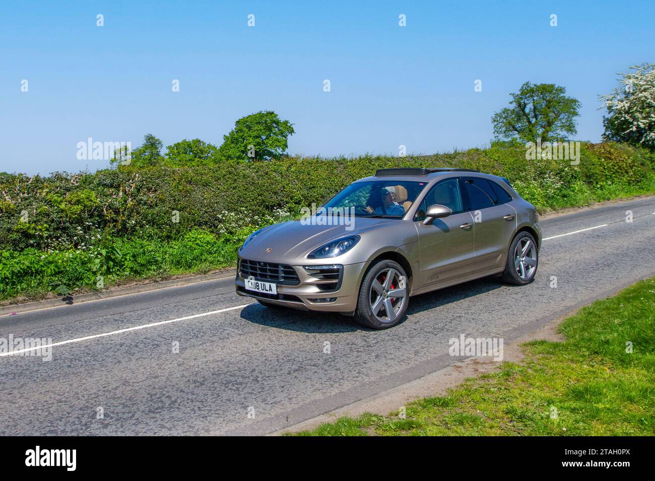 Porsche macan sports car hi-res stock photography and images - Alamy