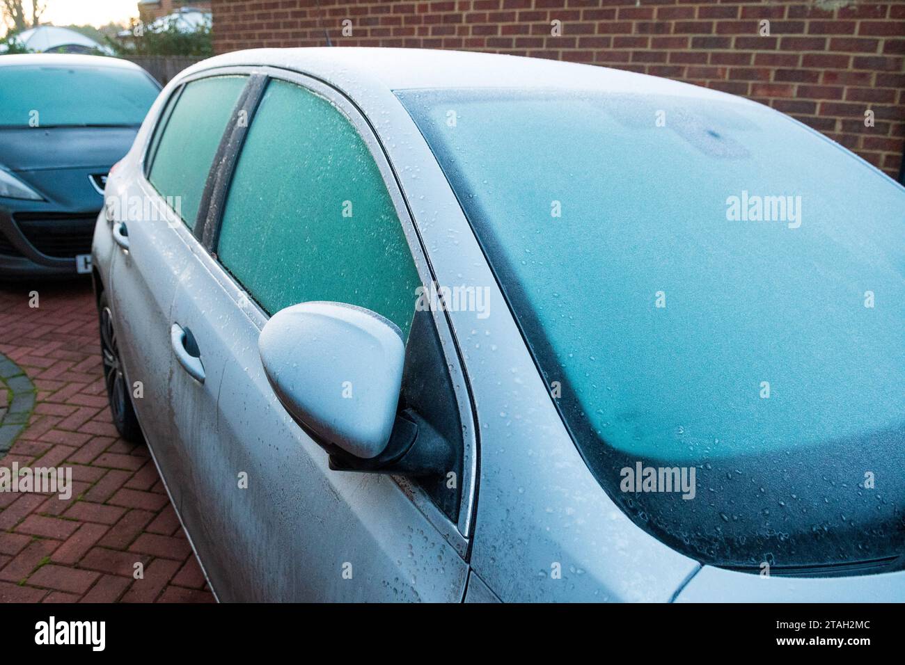 Frost on car hi-res stock photography and images - Alamy