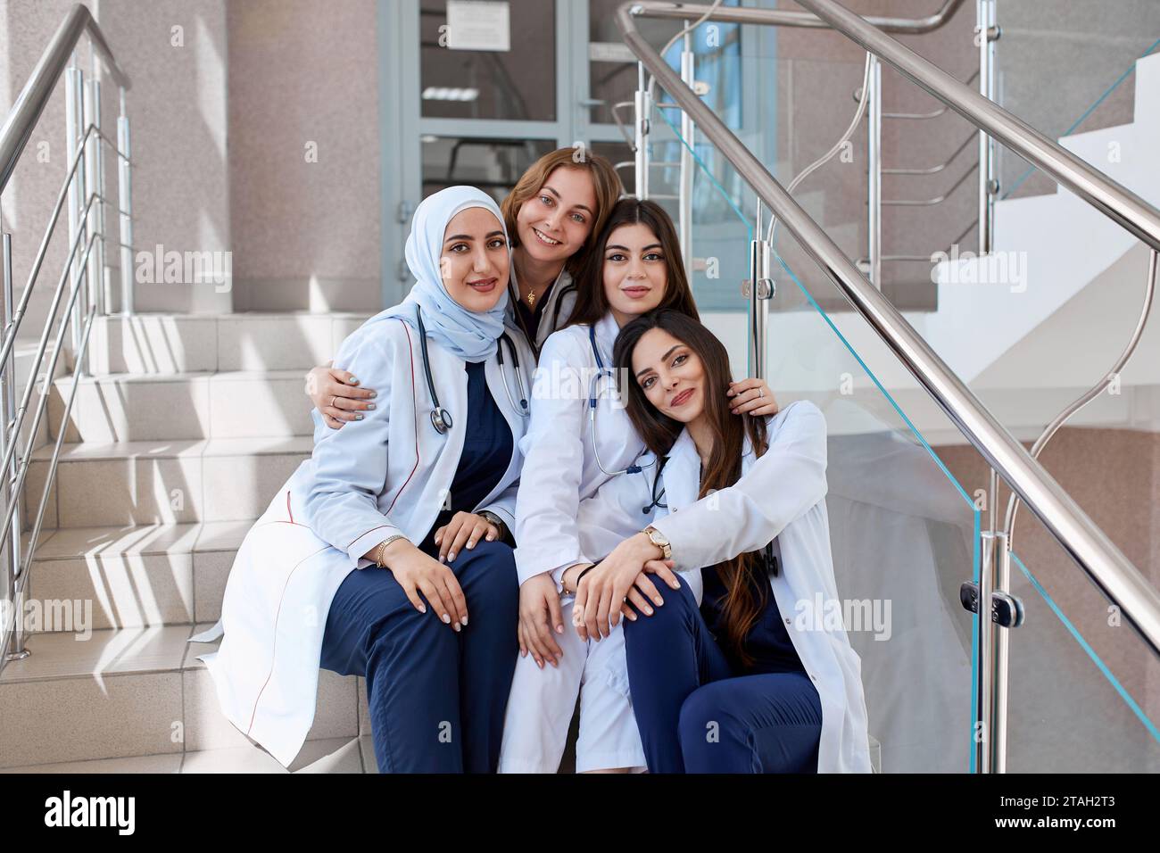Muslim medical students and doctor hi-res stock photography and images ...