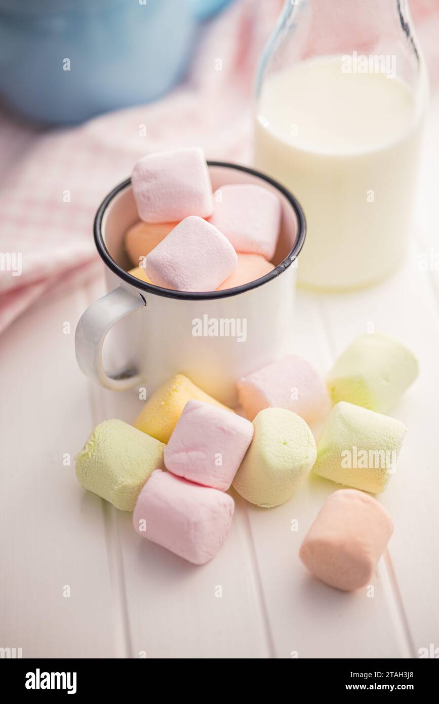 Sweet marshmallows candy in cup on the kitchen table Stock Photo - Alamy