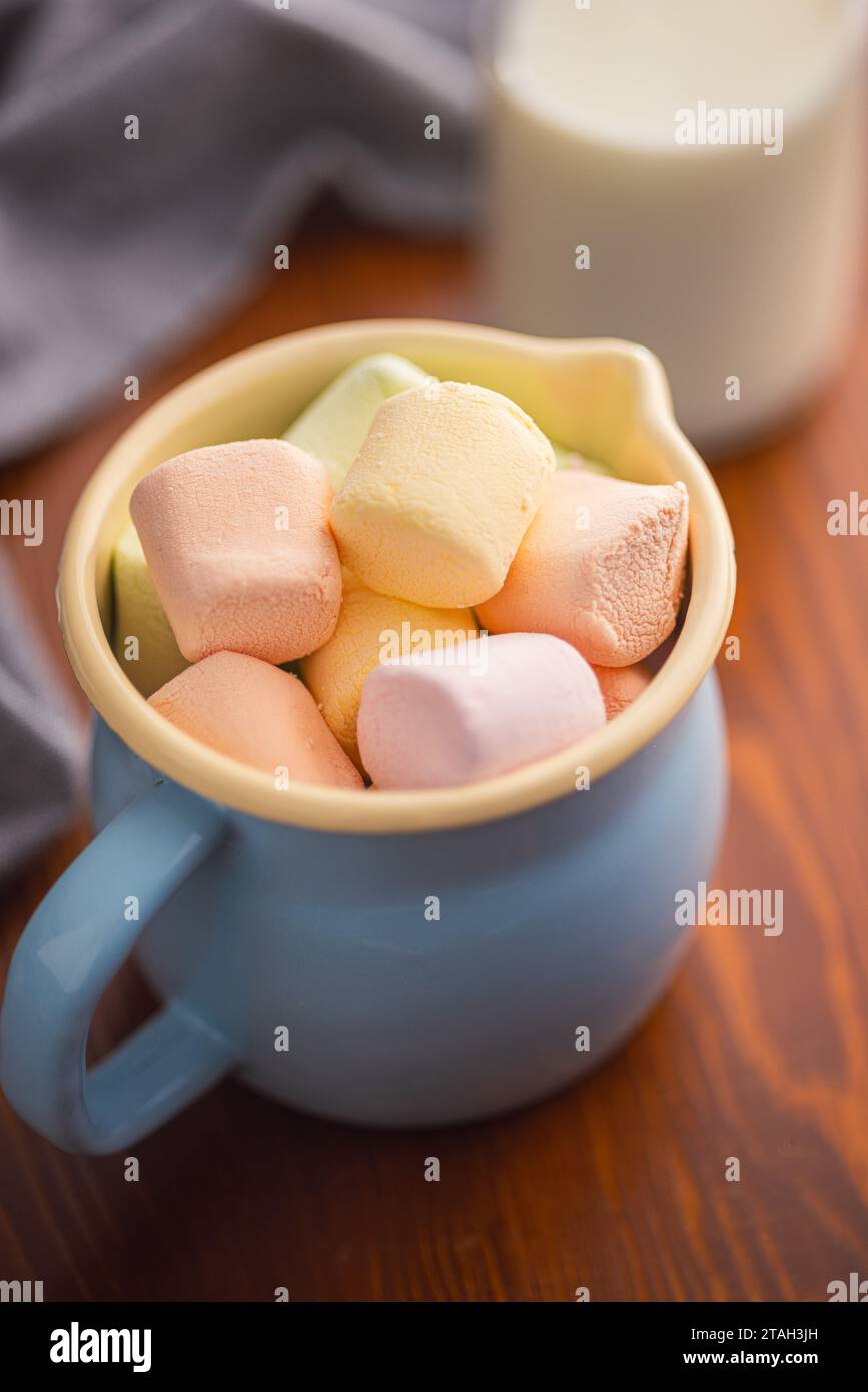 Sweet marshmallows candy in cup on the kitchen table Stock Photo - Alamy