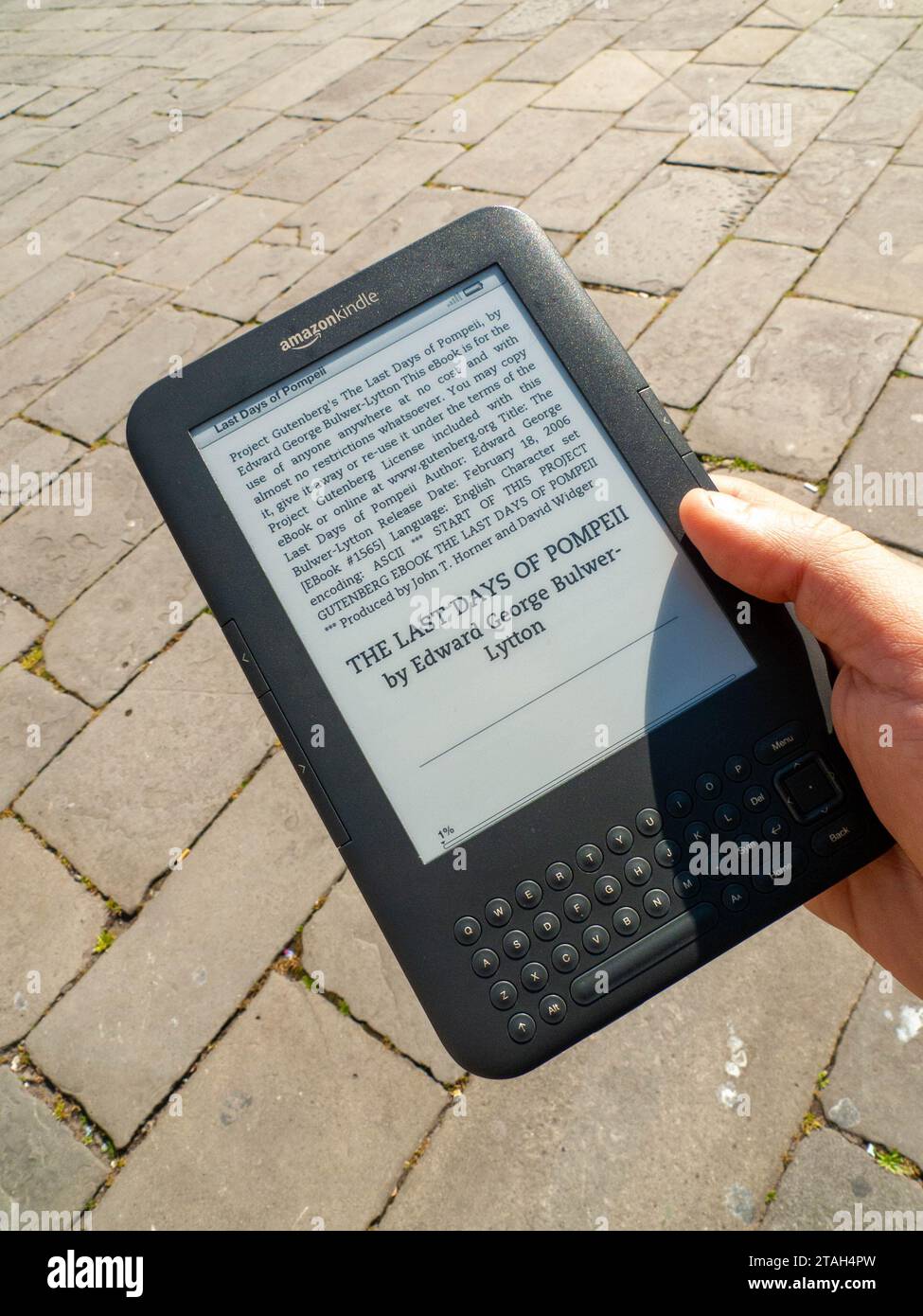Ereader on vacation hi-res stock photography and images - Alamy