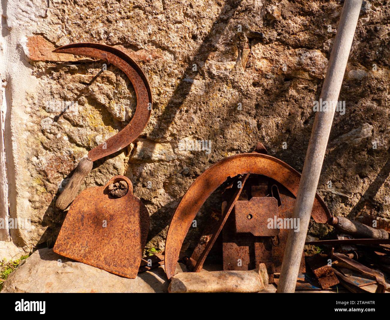 Vintage antique farm tools hi-res stock photography and images - Alamy