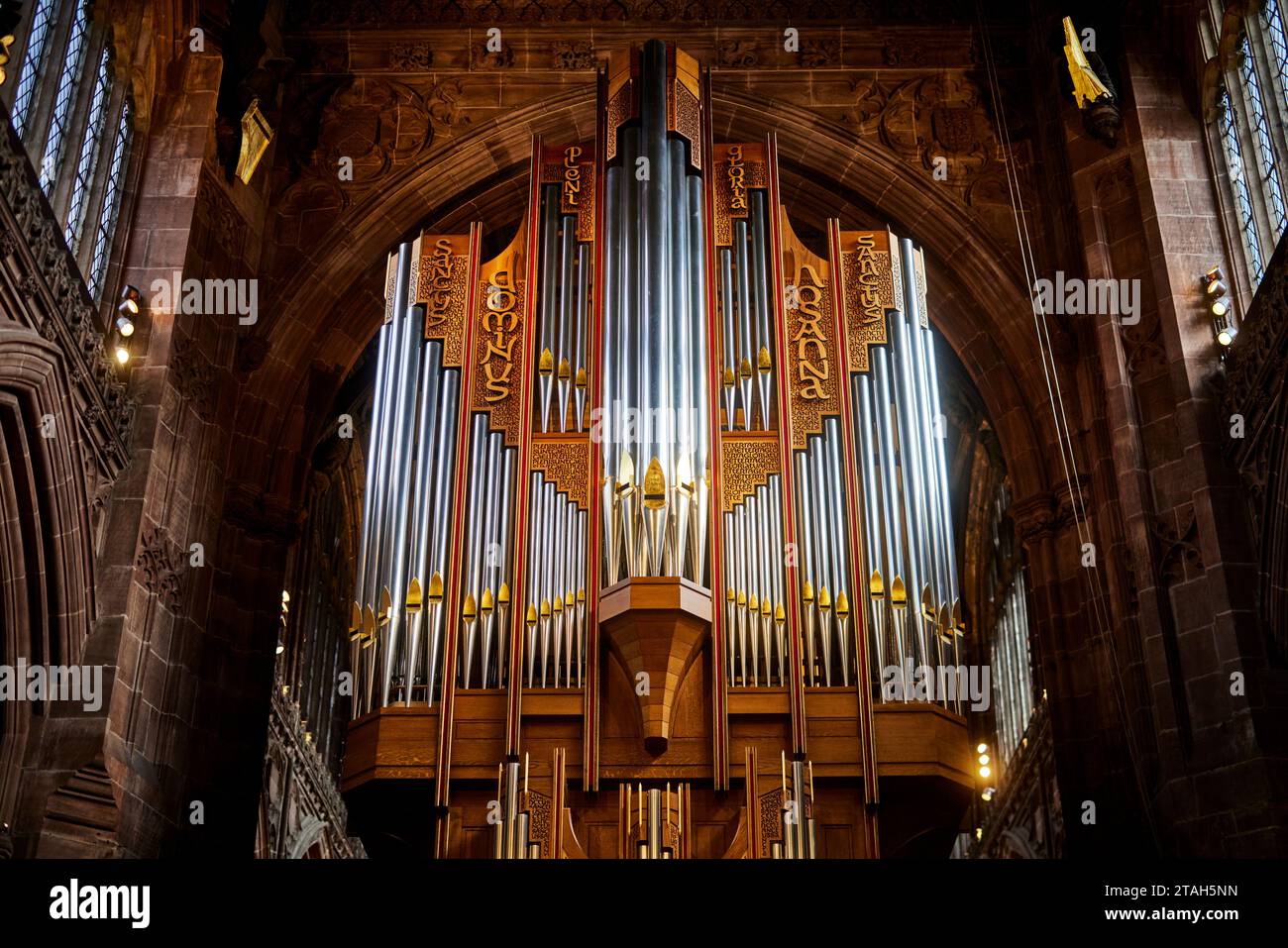 Manchester cathedral inside interior hi-res stock photography and ...