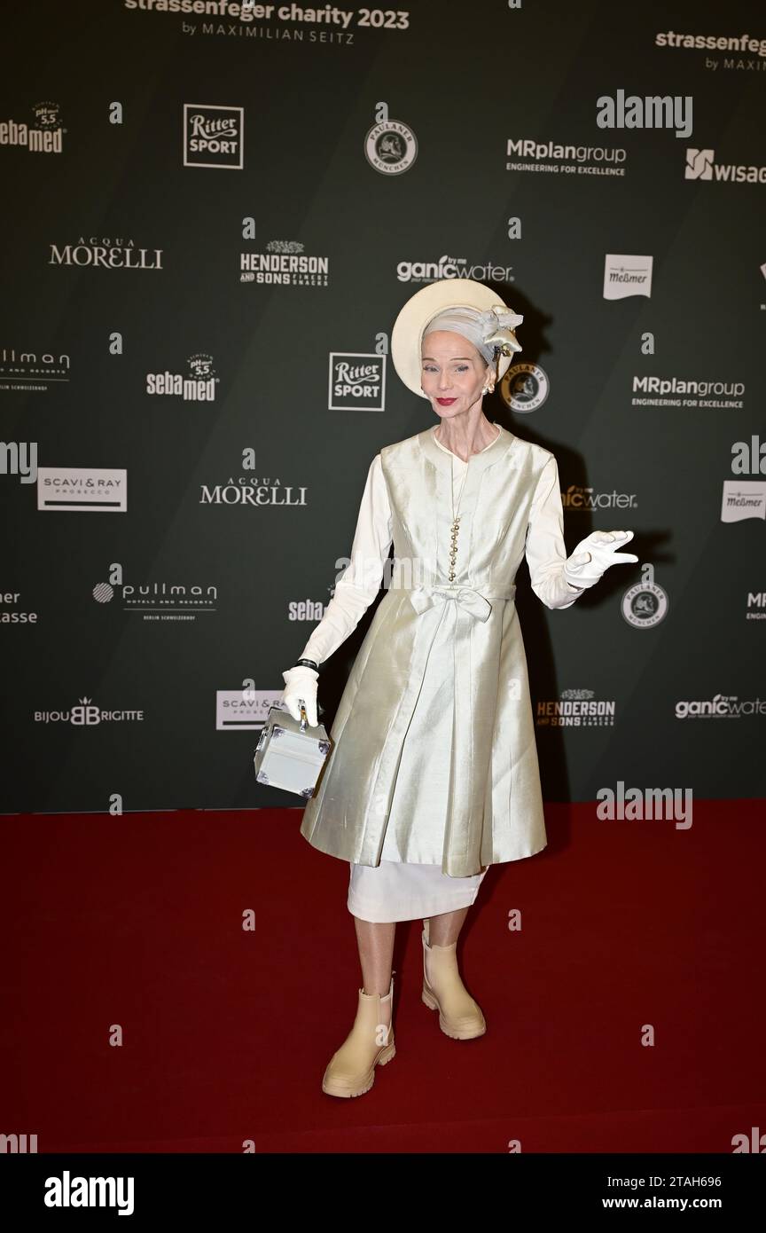 Britt Kanja bei der Strassenfeger Charity Aktion 2023 by Maximilian ...