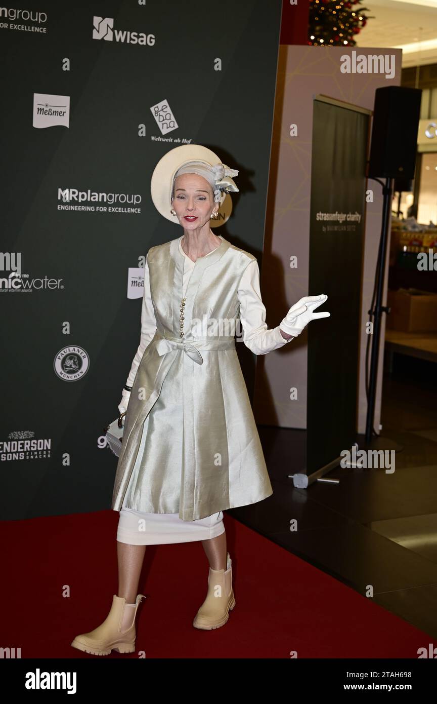 Britt Kanja bei der Strassenfeger Charity Aktion 2023 by Maximilian ...