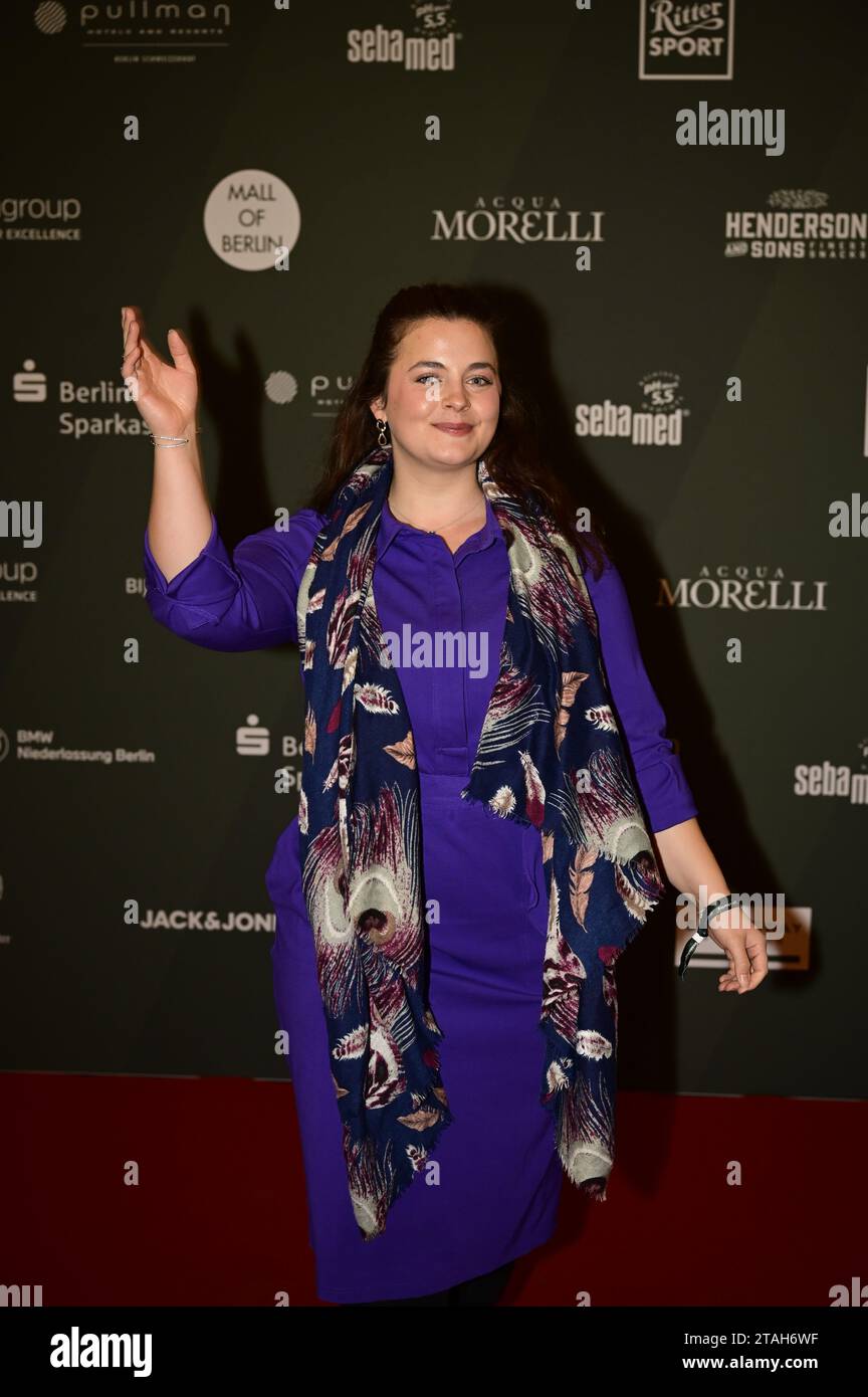 Ronja Forcher bei der Strassenfeger Charity Aktion 2023 by Maximilian ...