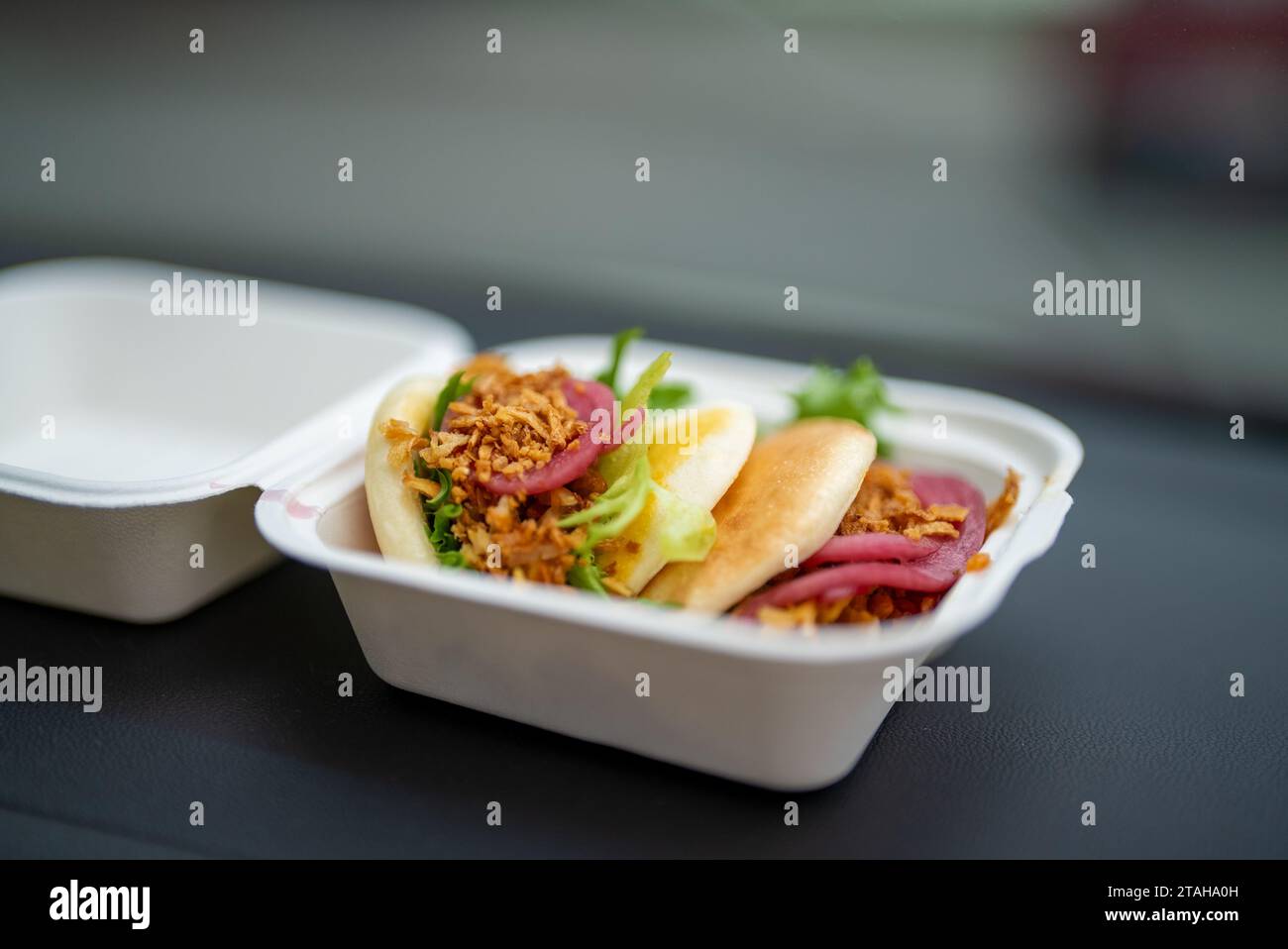 Bao kebab in the car. Fast food Stock Photo - Alamy