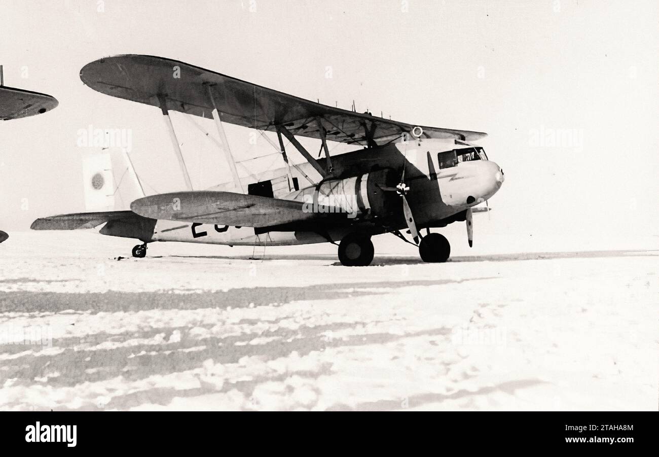 Old navy airplanes hi-res stock photography and images - Alamy