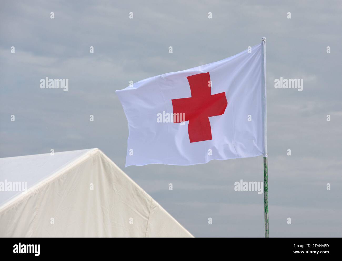International red cross flag hi-res stock photography and images - Alamy