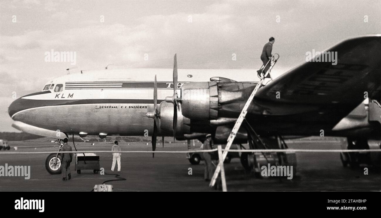 Klm dc 6 aircraft hi-res stock photography and images - Alamy