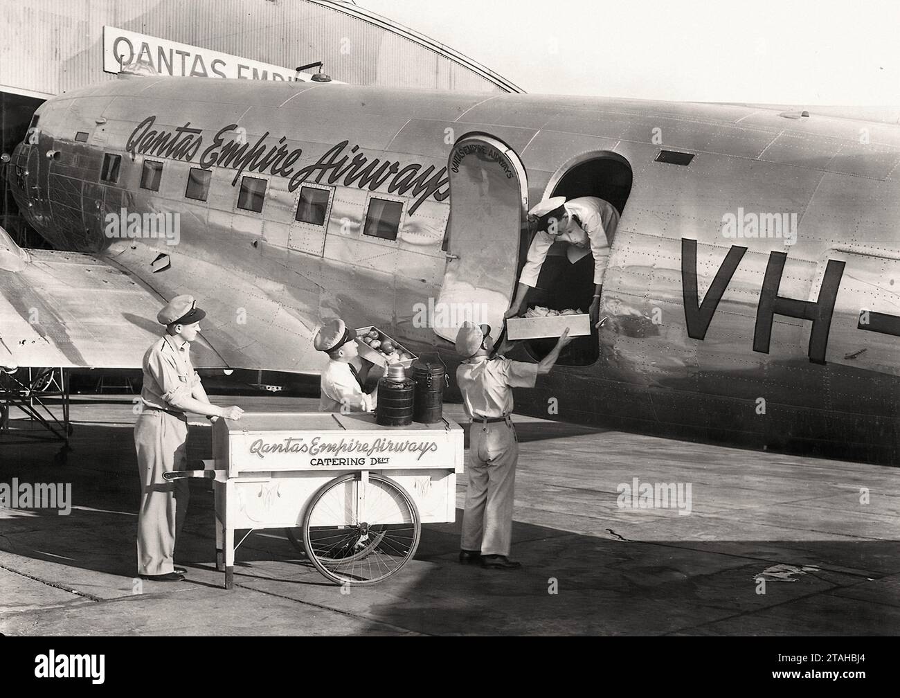 Airplane - Douglas DC-3 Qantas 1947 Stock Photo - Alamy