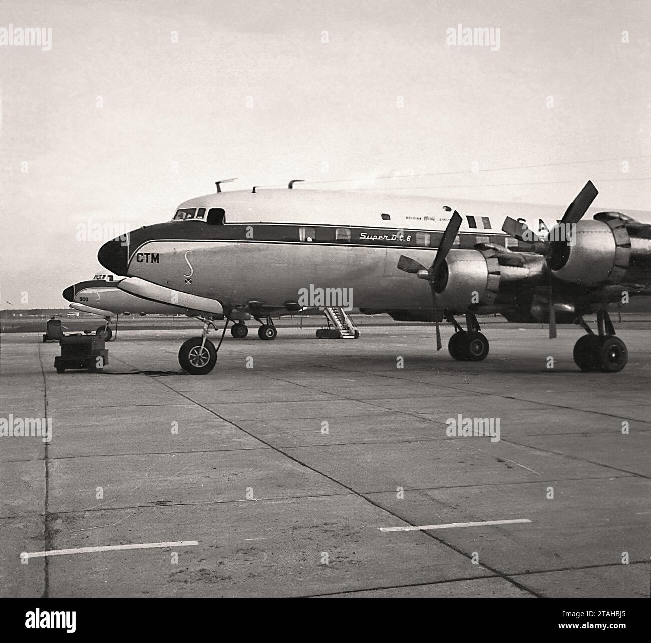 Douglas dc 6b hi-res stock photography and images - Alamy