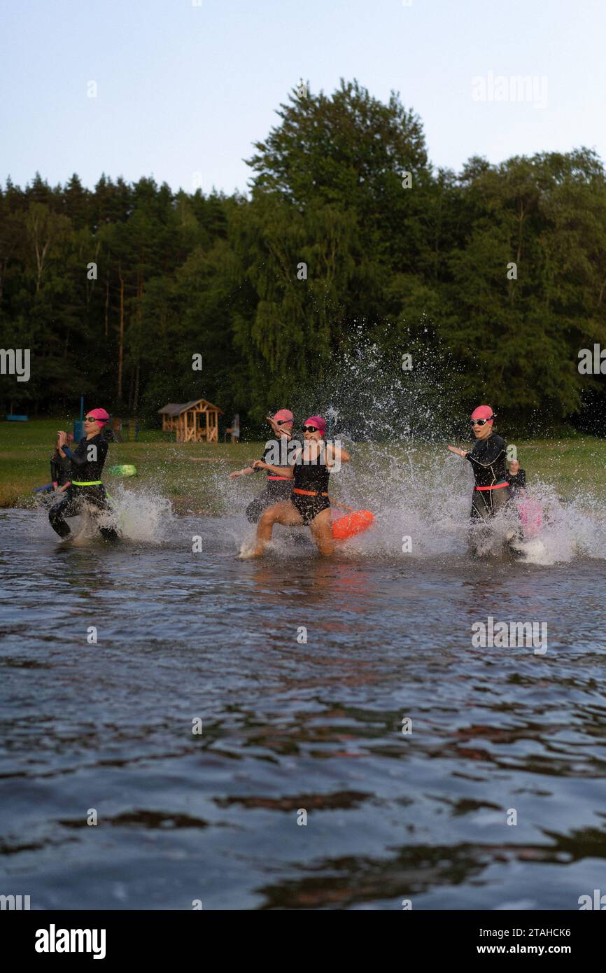 Women open water swimmers hi-res stock photography and images - Alamy
