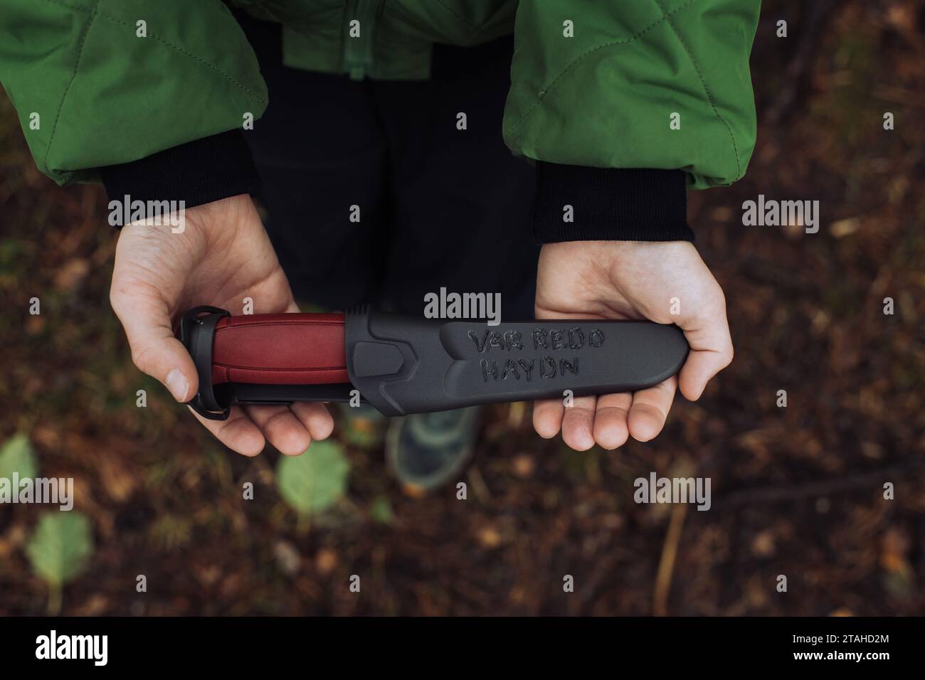 Boy with knife hi-res stock photography and images - Alamy