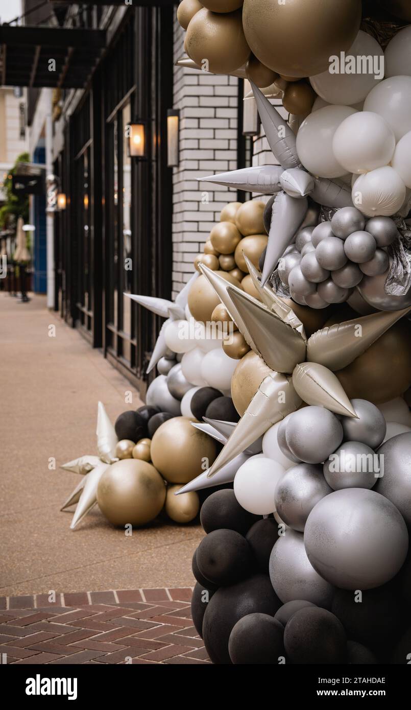 Silver and gold balloons hi-res stock photography and images - Alamy