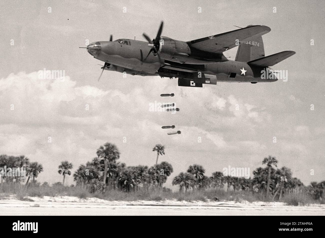 Vintage martin planes hi-res stock photography and images - Alamy