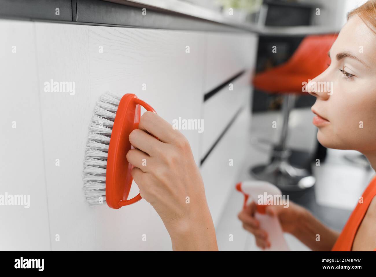 White kitchen fronts hi-res stock photography and images - Alamy