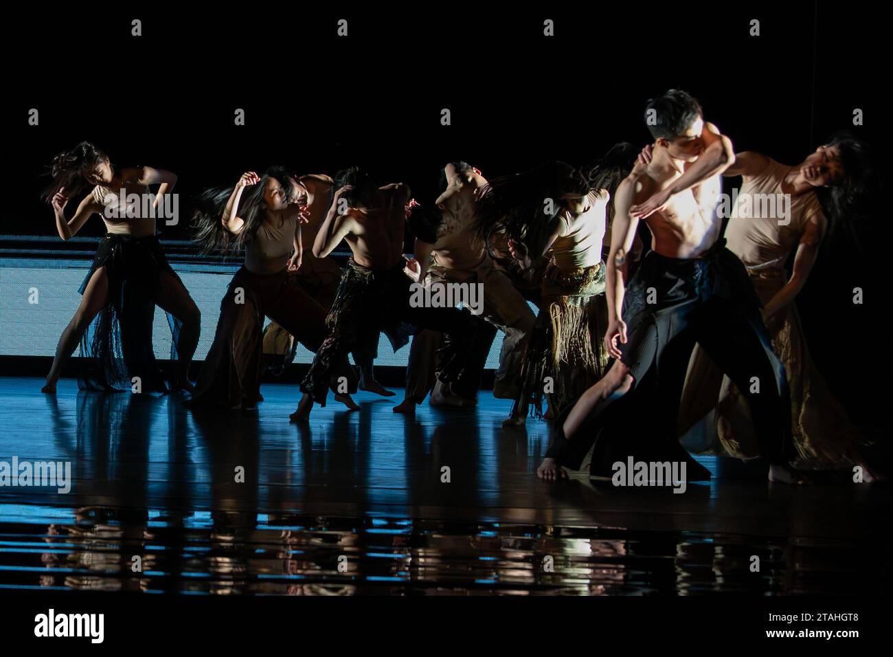 Cloud Gate Dance Theatre of Taiwan in performance of 'Lunar Halo' at ...