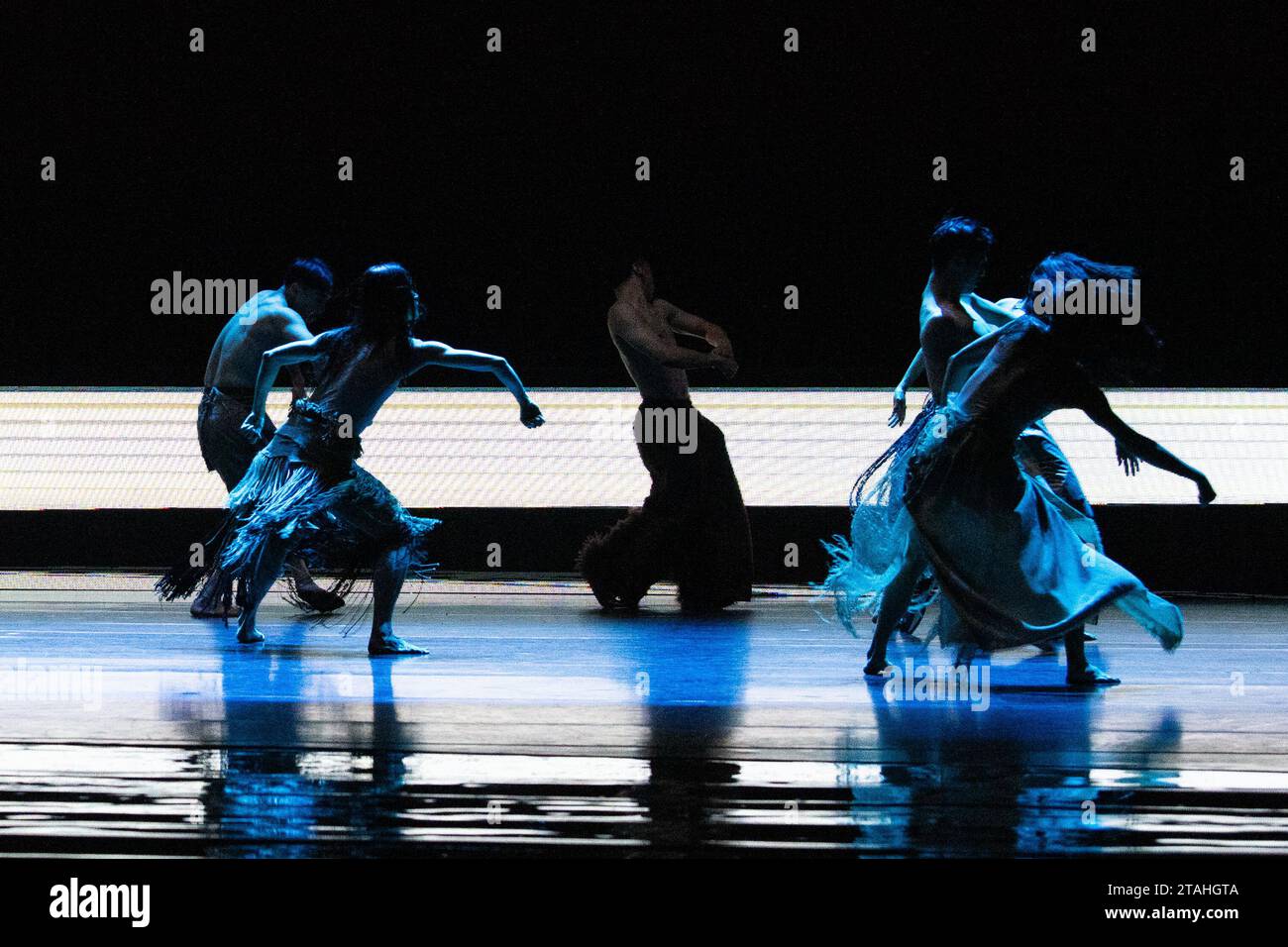 Cloud Gate Dance Theatre of Taiwan in performance of 'Lunar Halo' at ...