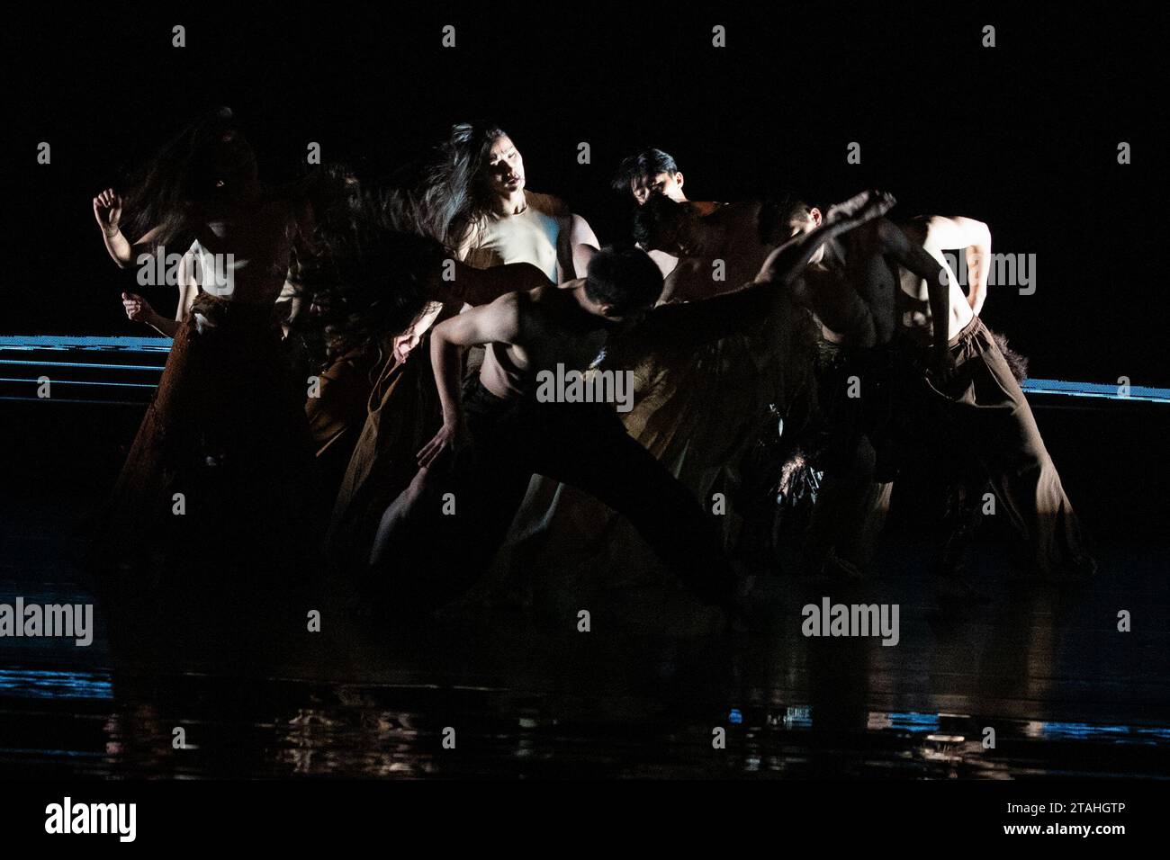 Cloud Gate Dance Theatre of Taiwan in performance of 'Lunar Halo' at ...