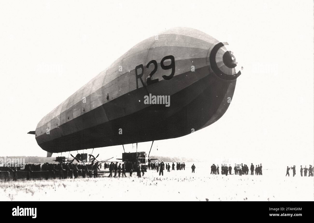 Airplane - R29 airship built by Armstrong Whitworth Stock Photo - Alamy