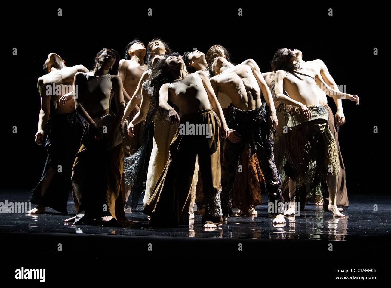 Cloud Gate Dance Theatre of Taiwan in performance of 'Lunar Halo' at ...