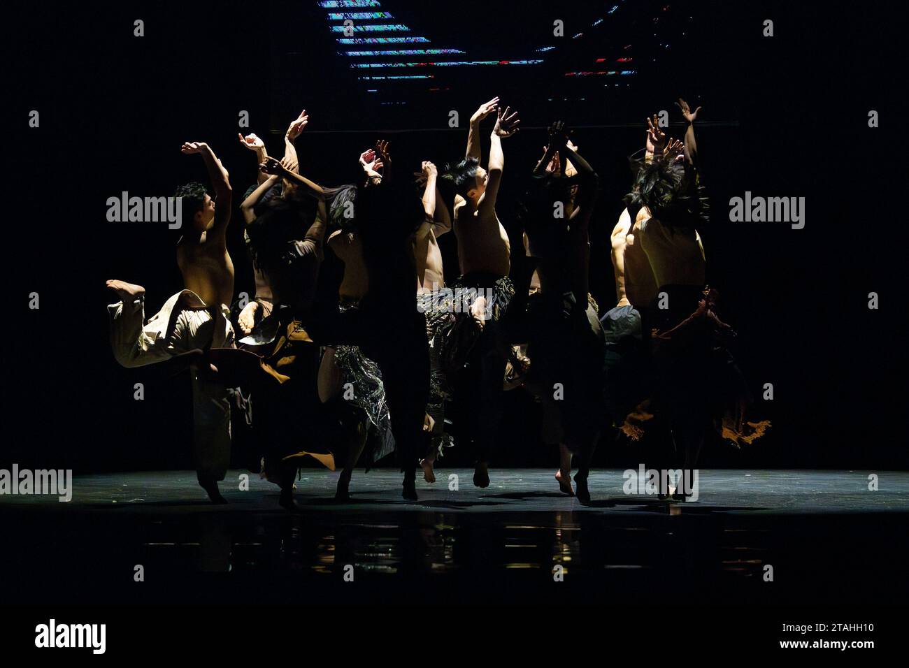 Cloud Gate Dance Theatre of Taiwan in performance of 'Lunar Halo' at ...