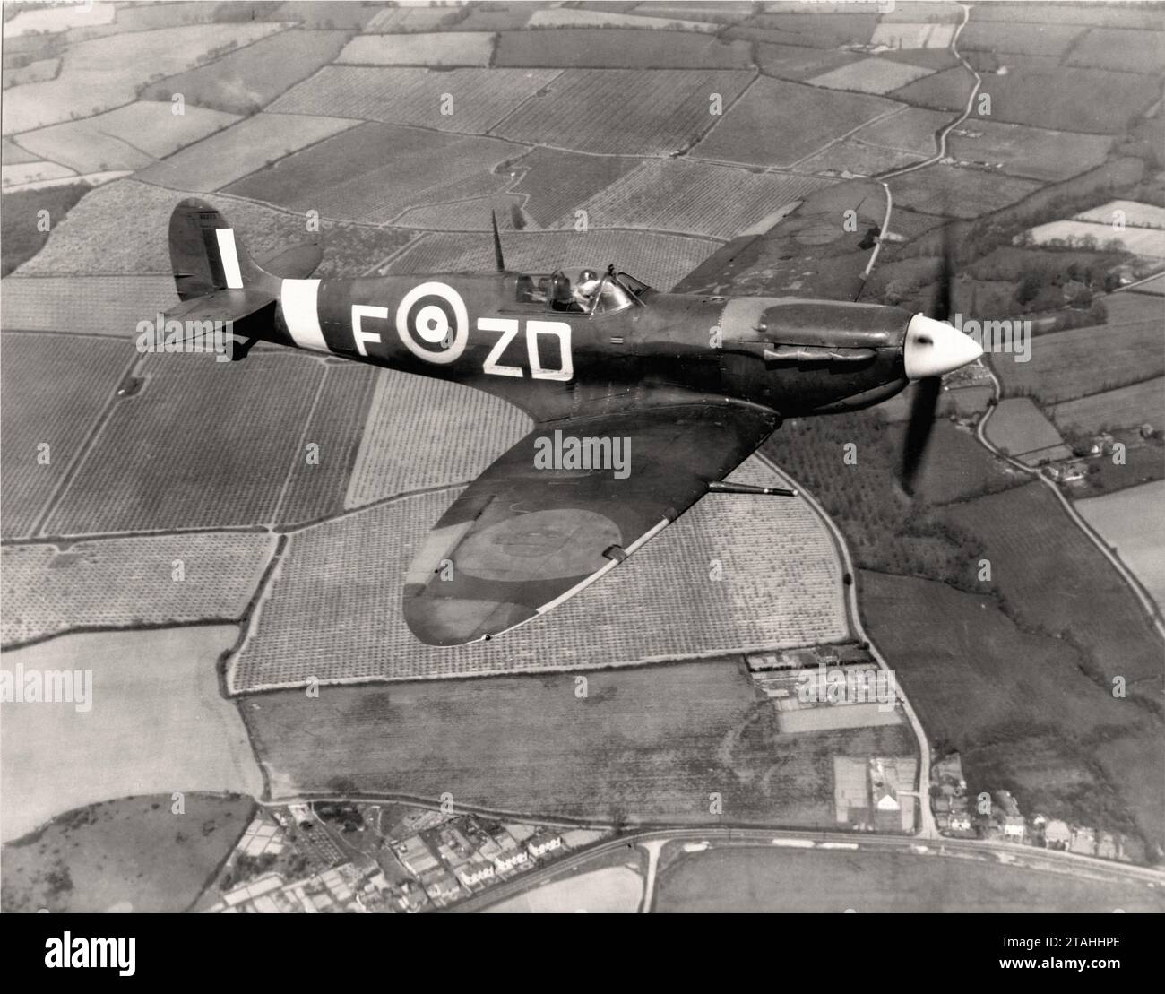 Spitfire mk v in flight hi-res stock photography and images - Alamy