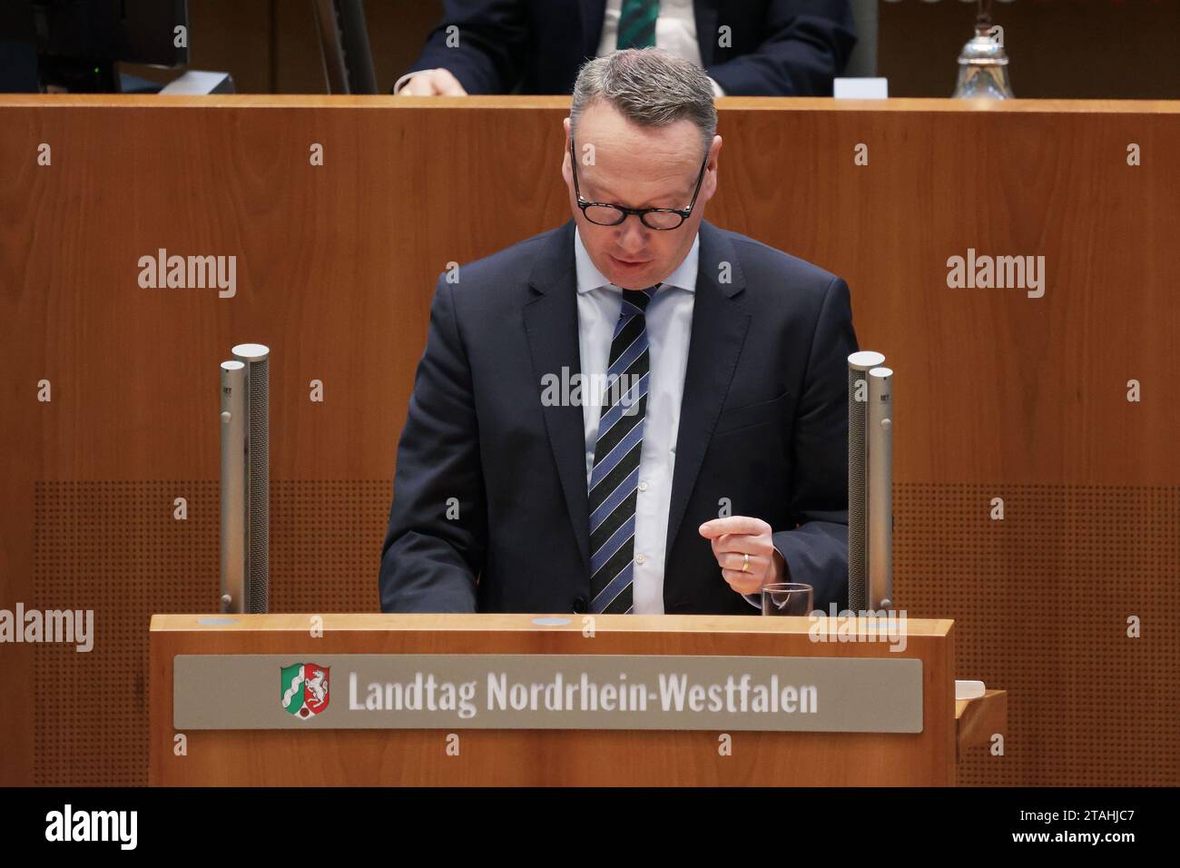 Duesseldorf, Germany. 01st Dec, 2023. Benjamin Limbach (Greens ...
