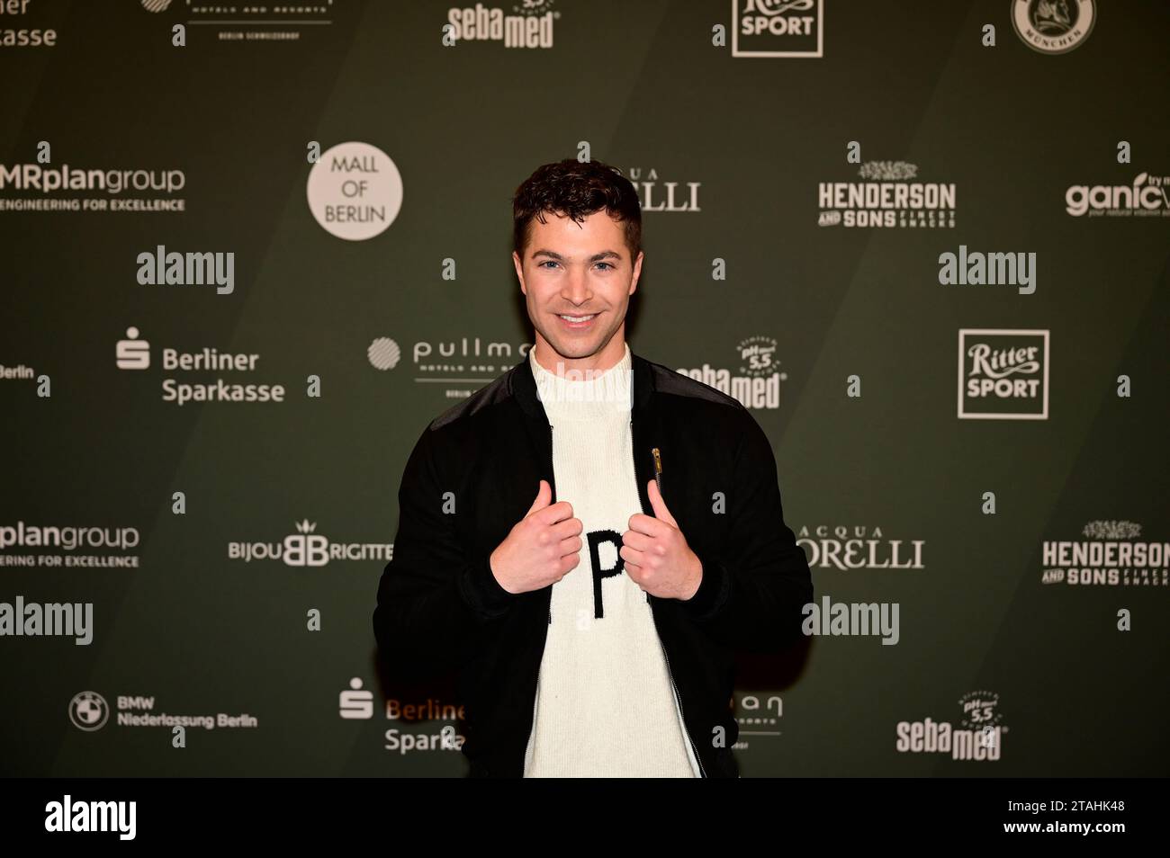 Julian David bei der Strassenfeger Charity Aktion 2023 by Maximilian ...