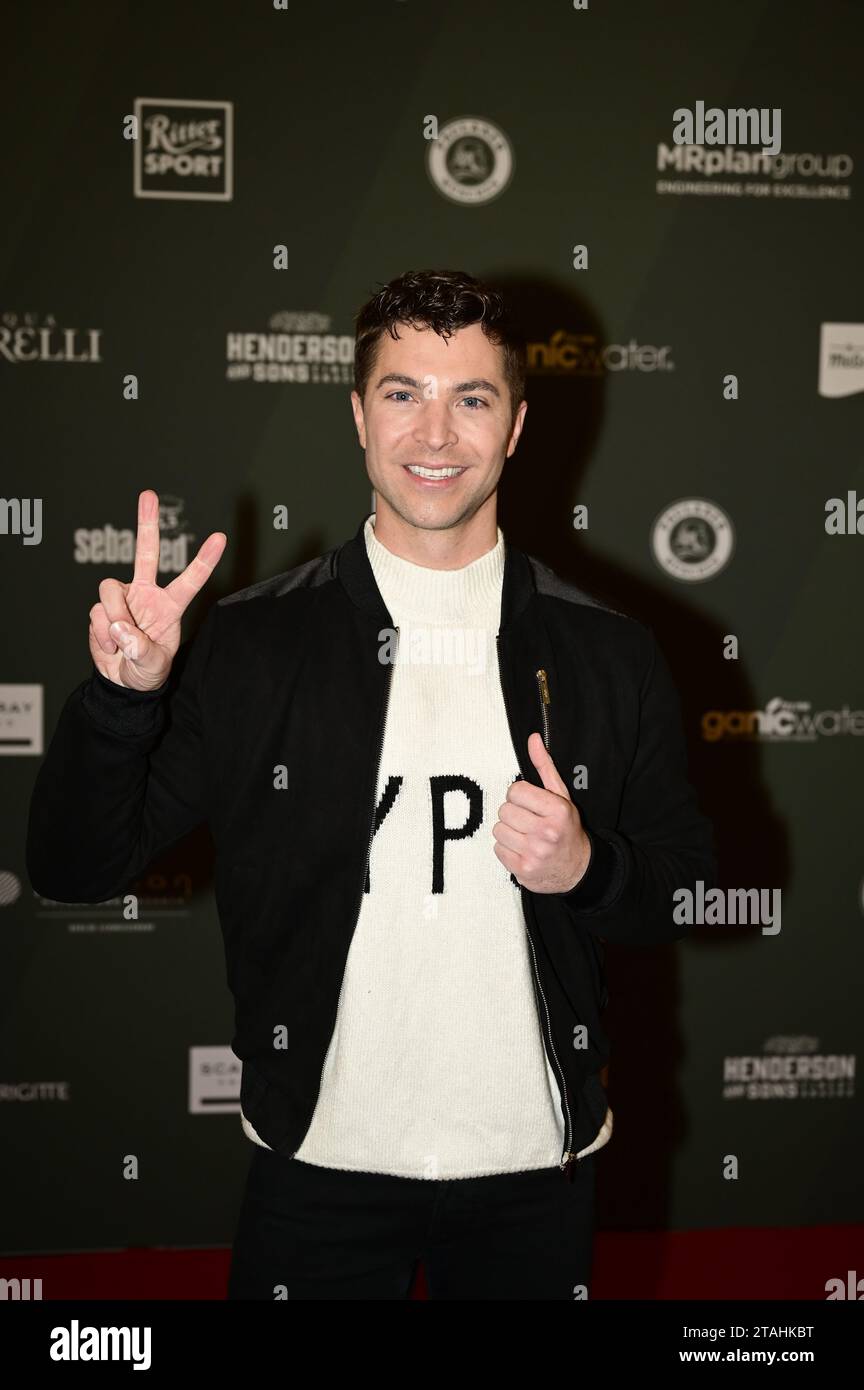 Julian David bei der Strassenfeger Charity Aktion 2023 by Maximilian ...