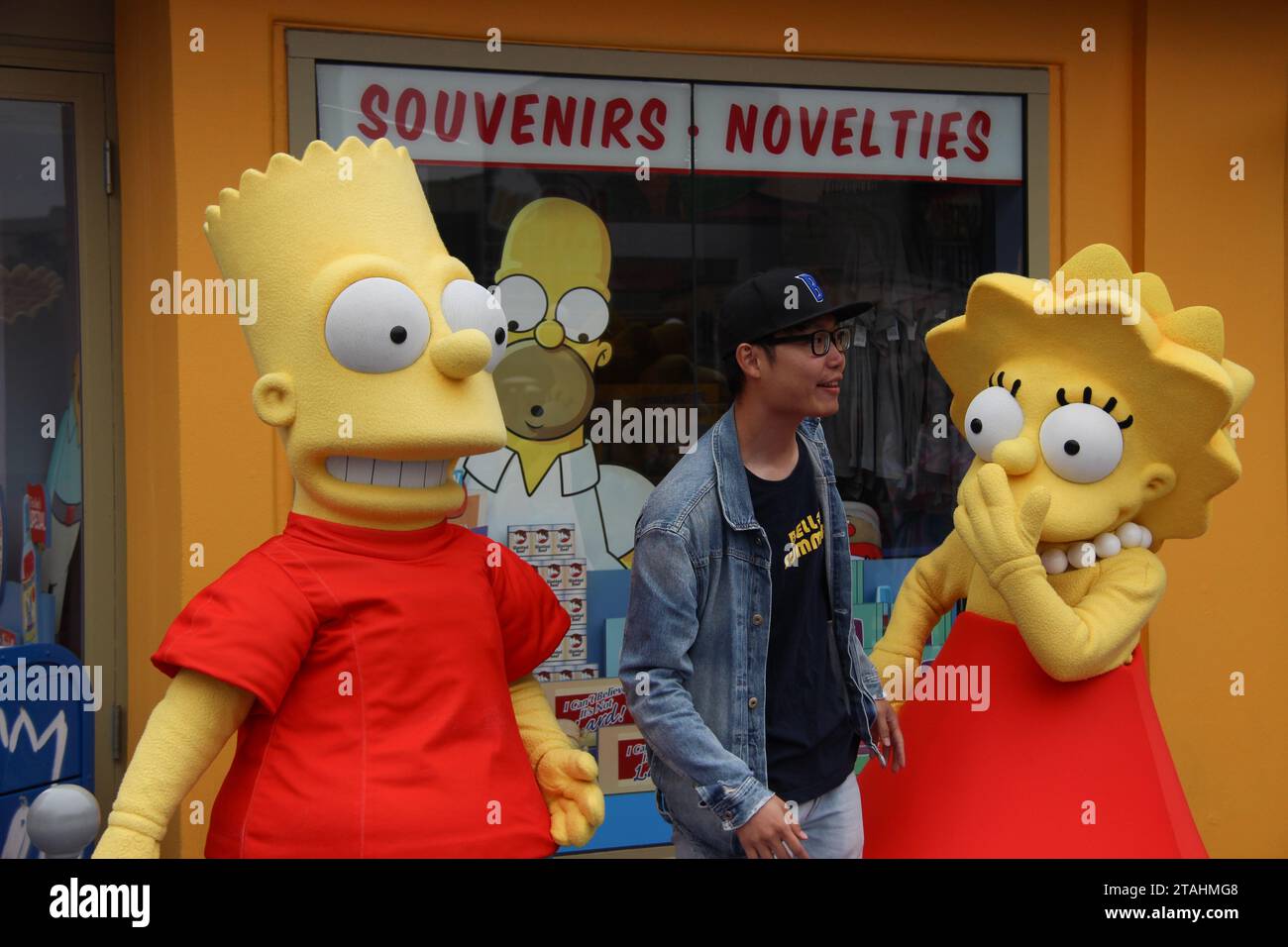 A young man with Bart and Lisa in Krustyland. Universal Studios, Los ...