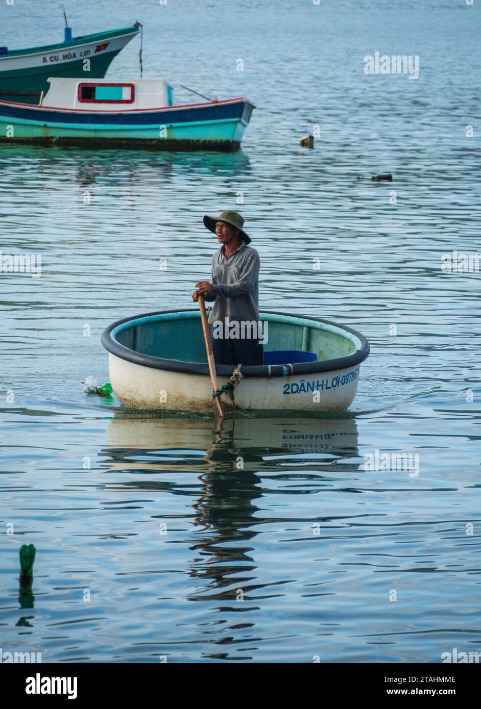 vietnamese basket boats in Cu Mong lagoon, Phu Yen/Vietnam Stock Photo ...