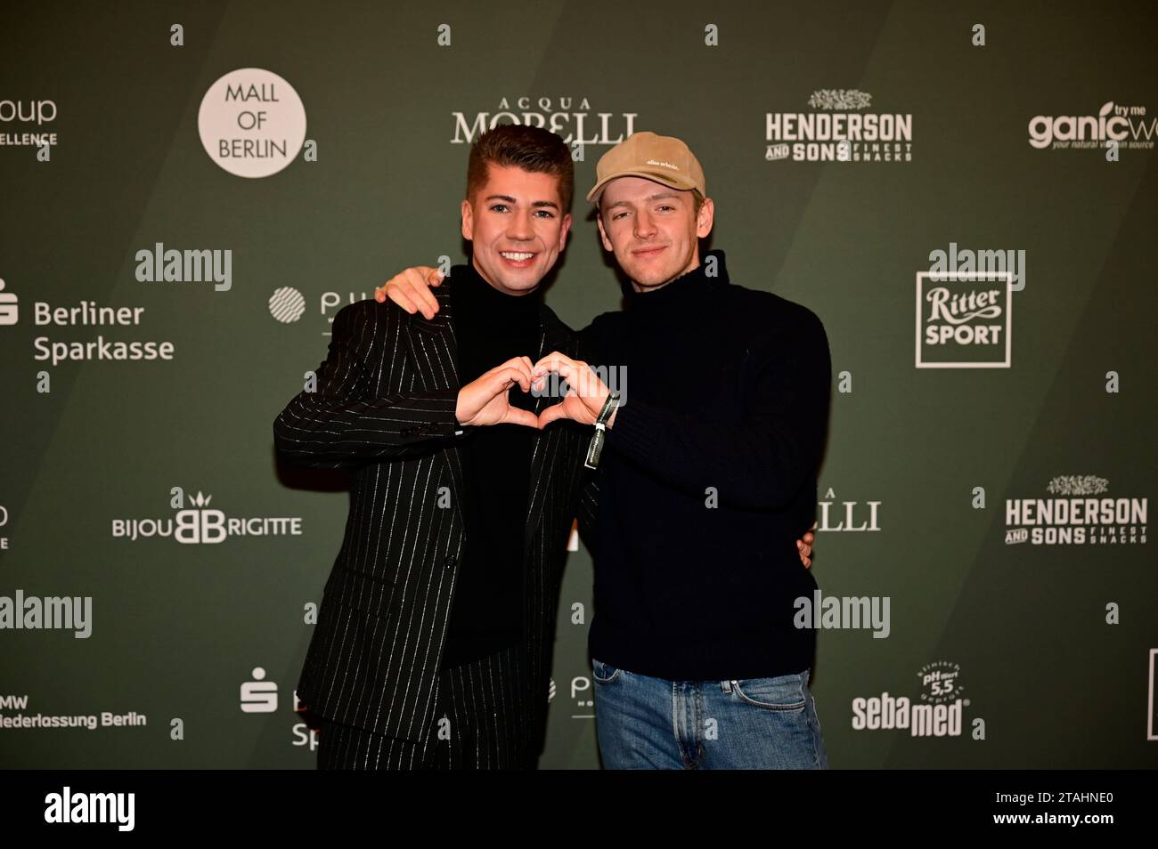 Maximilian Seitz und Timur Bartels bei der Strassenfeger Charity Aktion ...